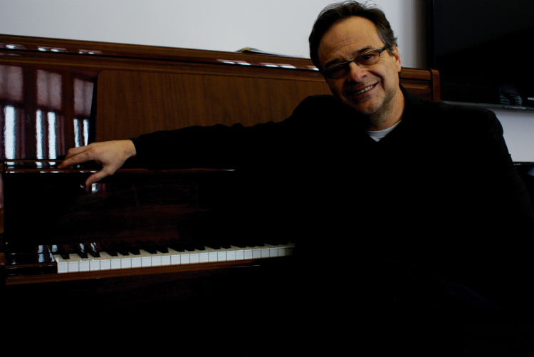 Music teacher mixes business and creativity – Our Communities