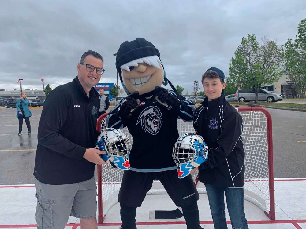 Miles Mac student wins Winnipeg Ice mask contest mask con – Our Communities