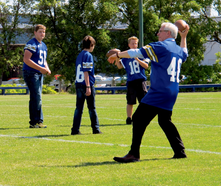 New lights for Fort Garry field – Our Communities
