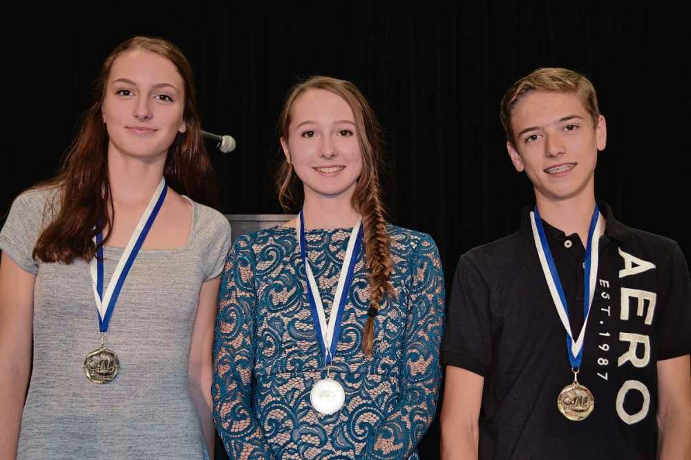 Sanford Collegiate presents awards – Our Communities