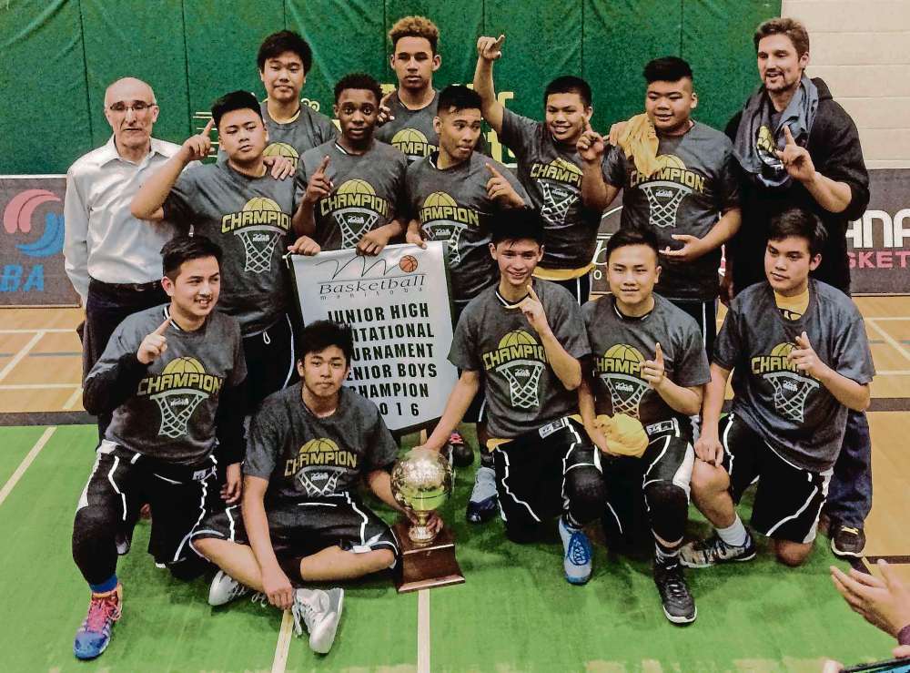 Wolves go in for the kill – Our Communities