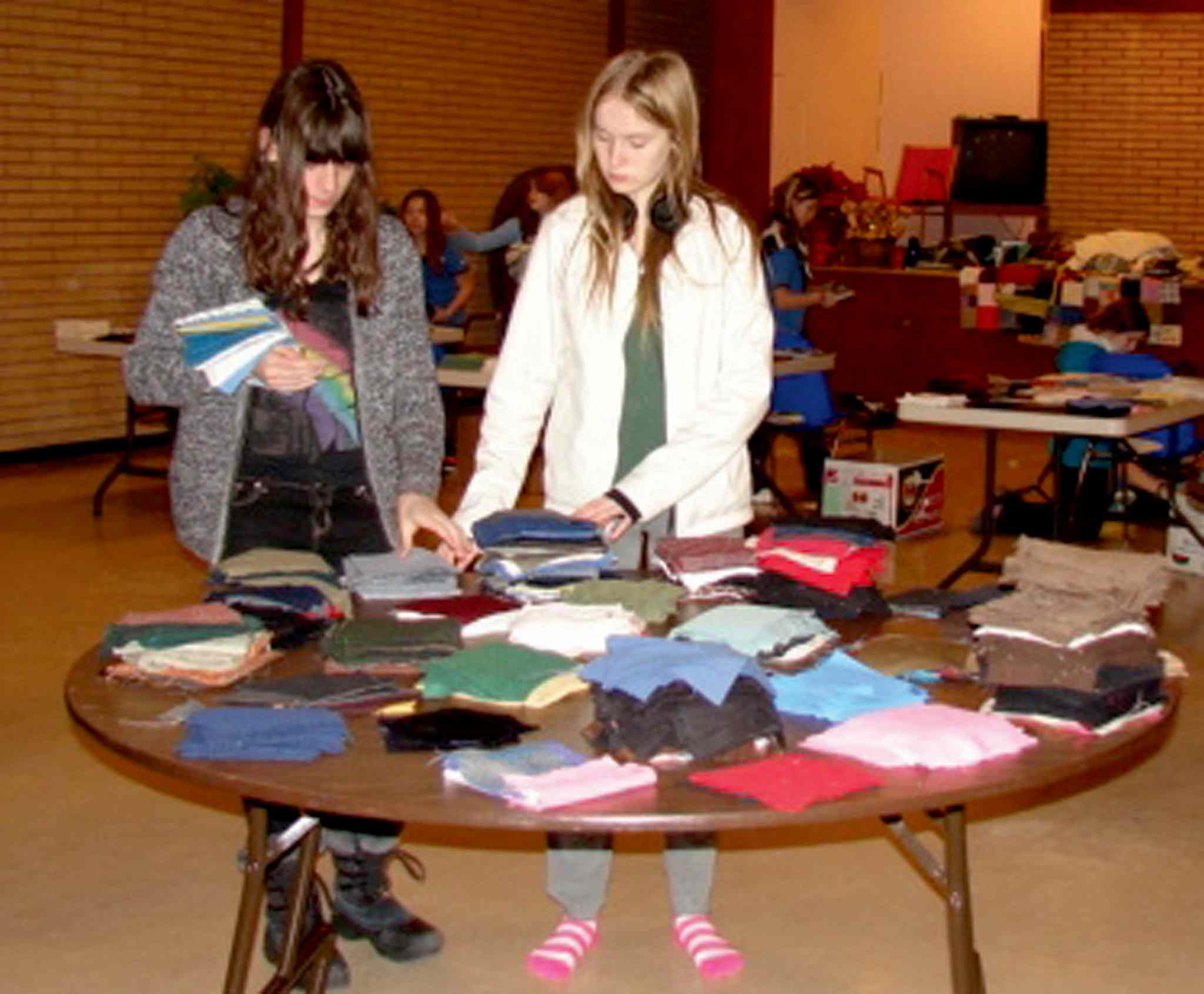 Girl Guides prepare kits – Our Communities