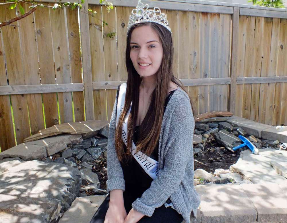 A crown of confidence – Our Communities