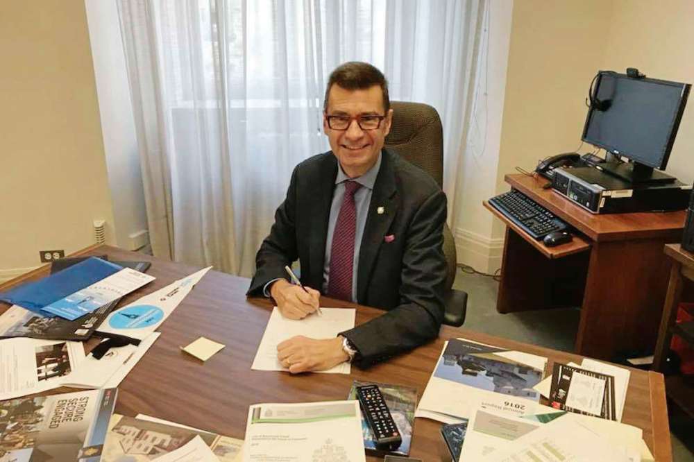 Tackling issue of distracted driving – Our Communities
