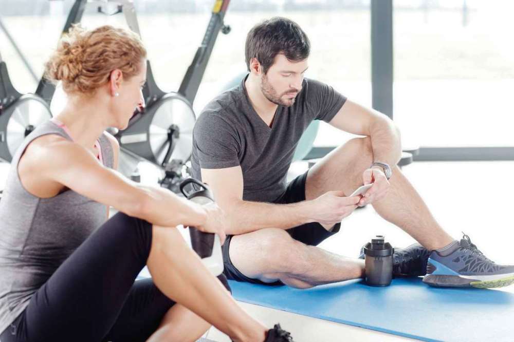 Why cell phones may not belong in the gym – Our Communities