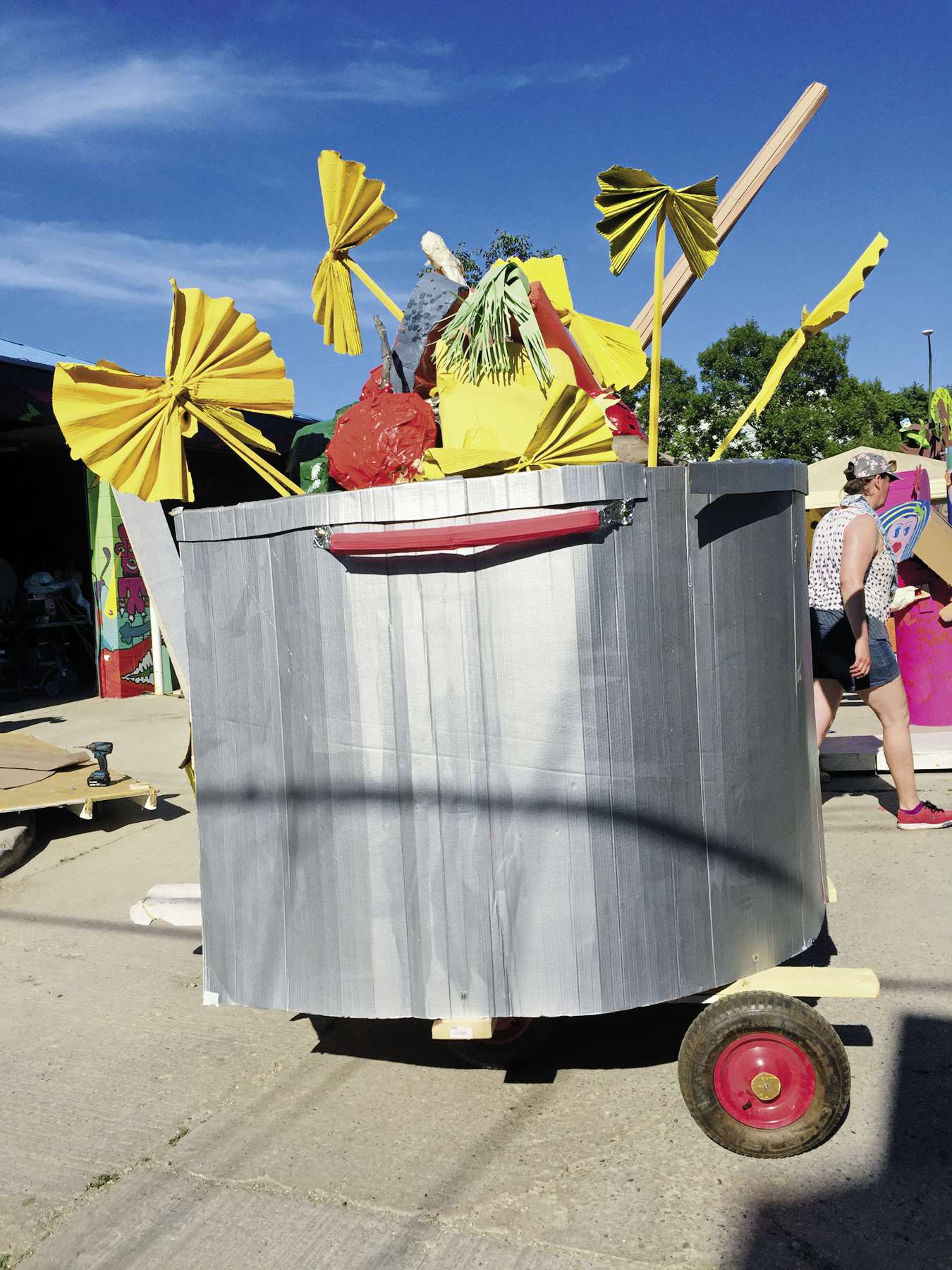 Art City parade celebrates art, good works – Our Communities