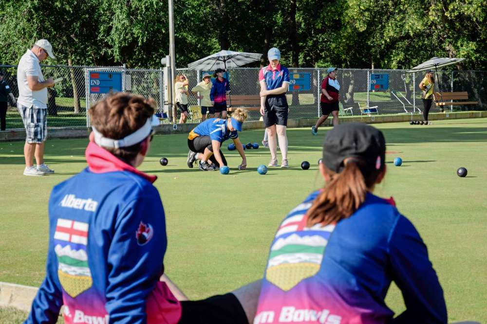 Youth lawn bowlers rolling with it – Our Communities