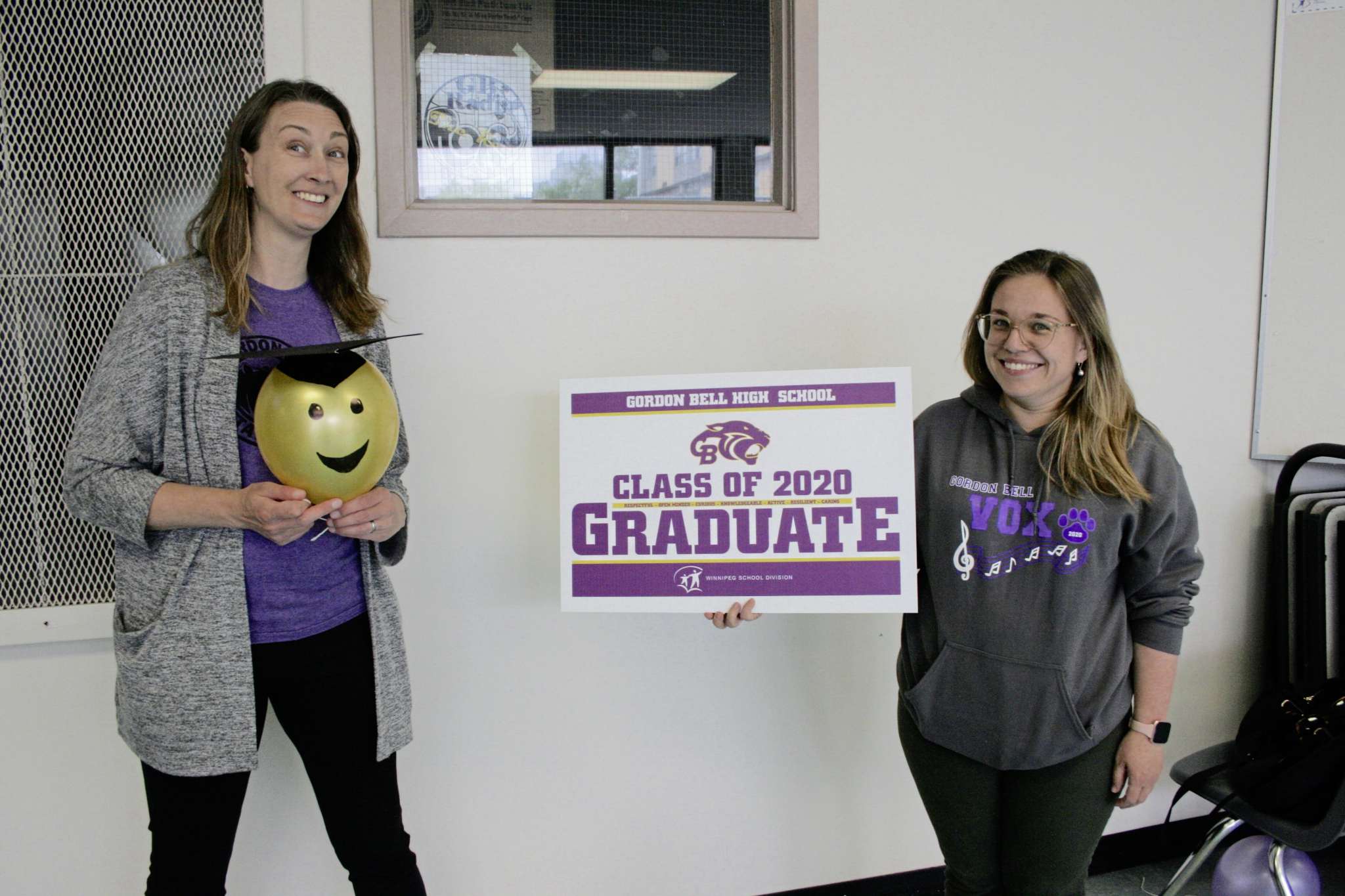 Gordon Bell celebrates graduation at home – Our Communities