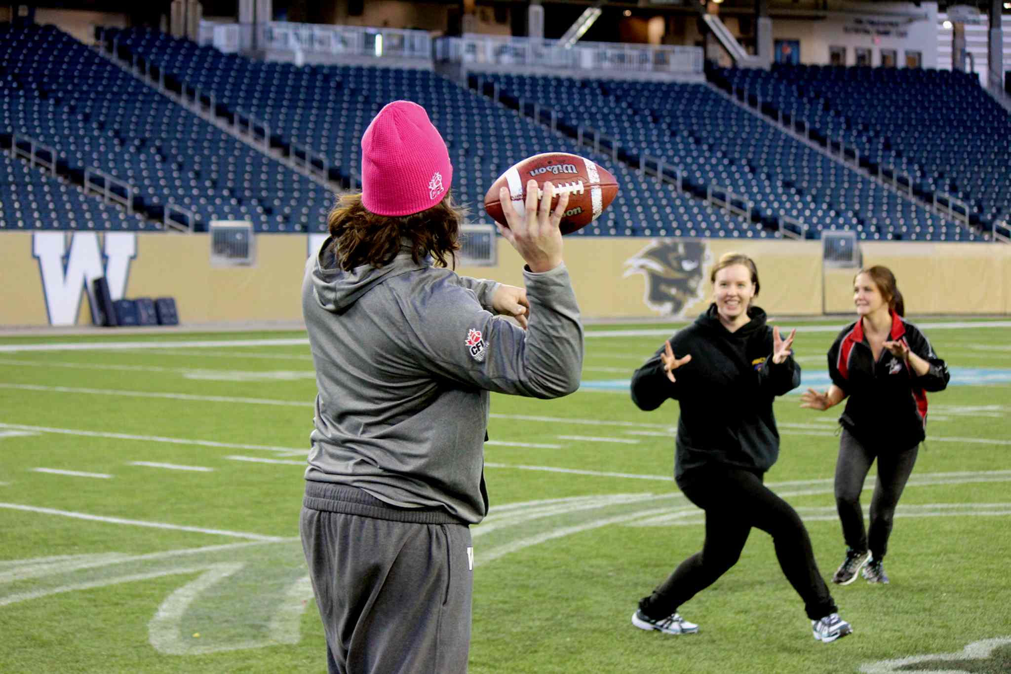 Winnipeg women get gridiron time – Our Communities
