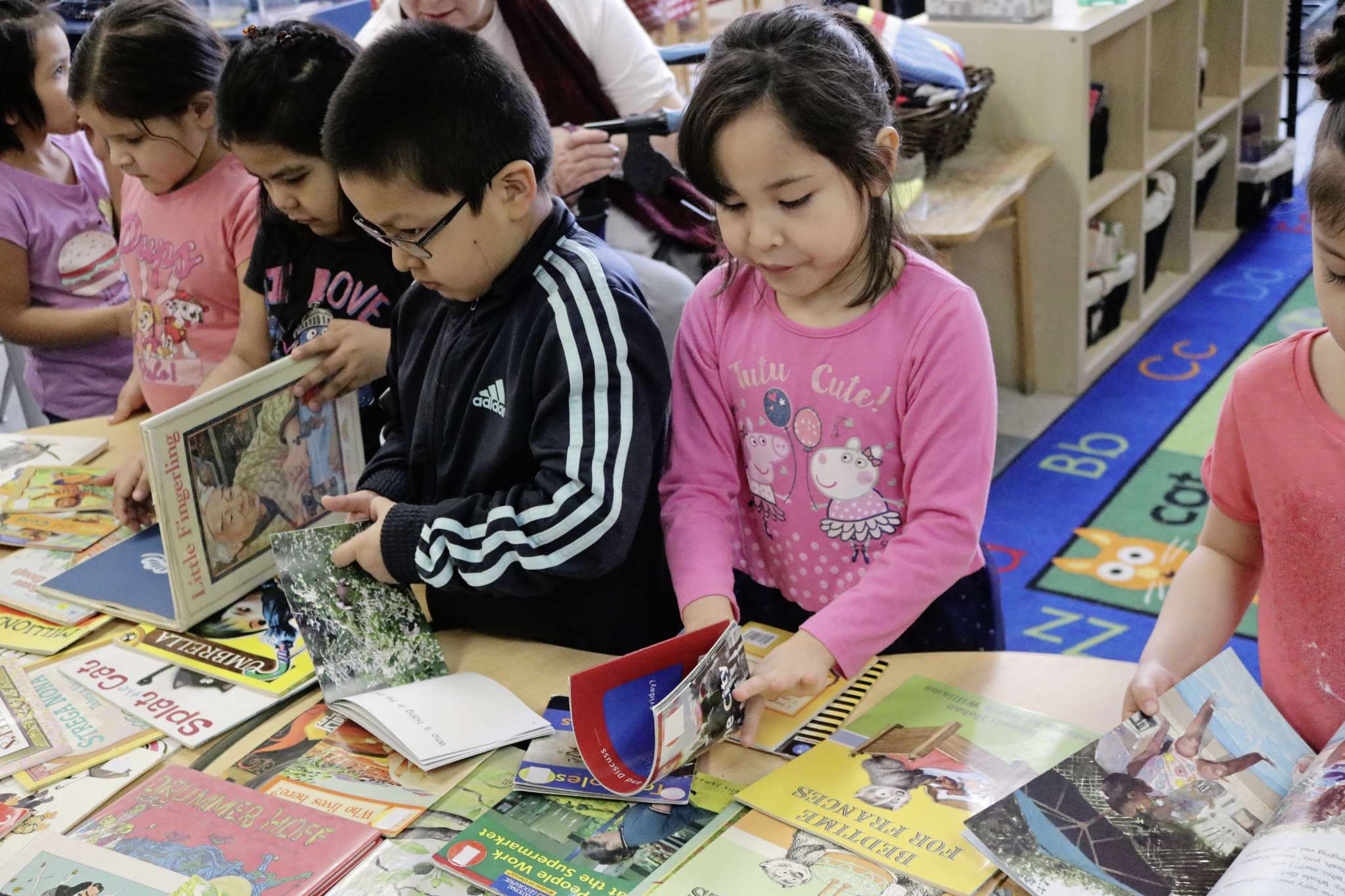 Reading with the little ones – Our Communities