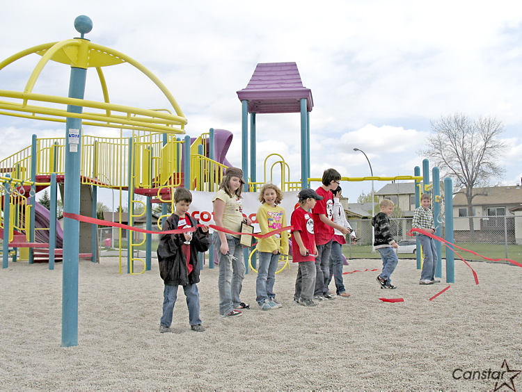 Transcona School gets new play structure – Our Communities