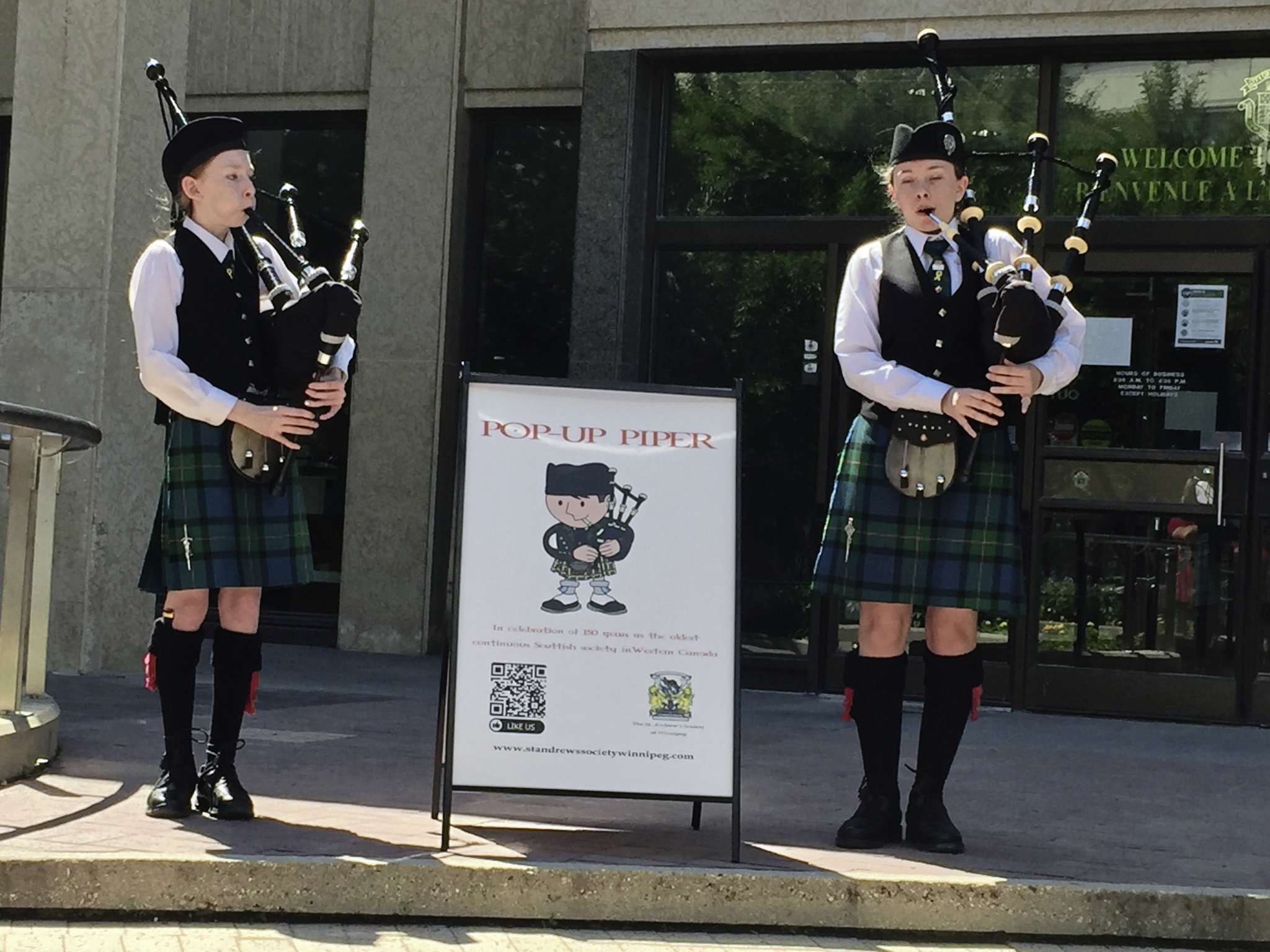 Pipers’ performances at pop-ups prove popular – Our Communities