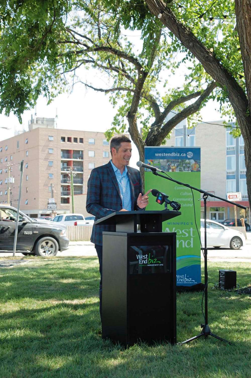 West End BIZ unveils community crossing – Our Communities