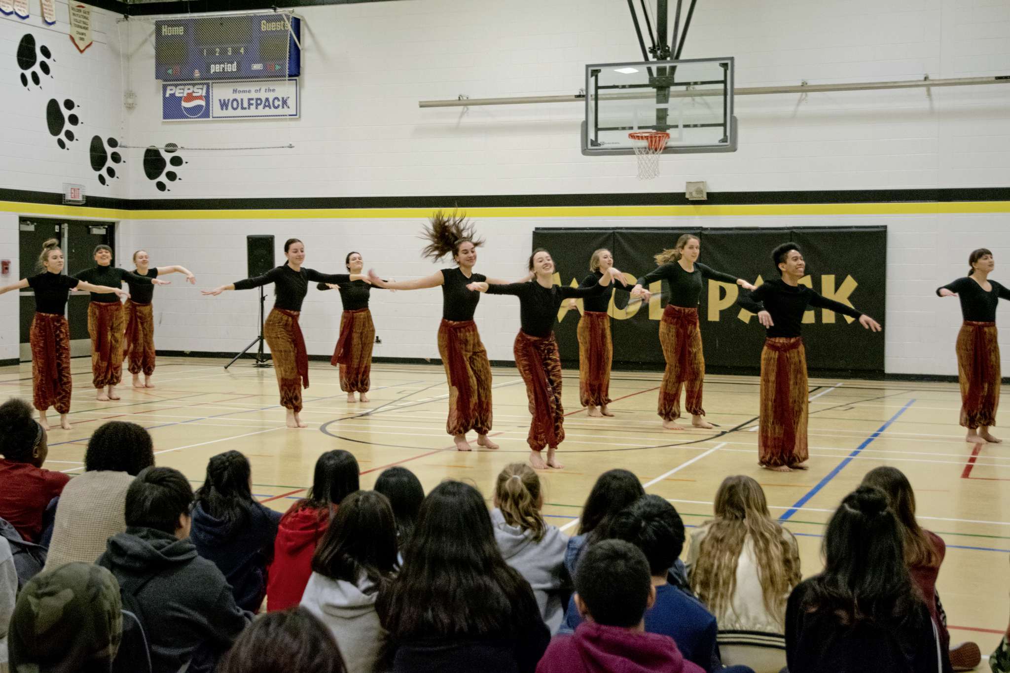 Dancers on tour – Our Communities