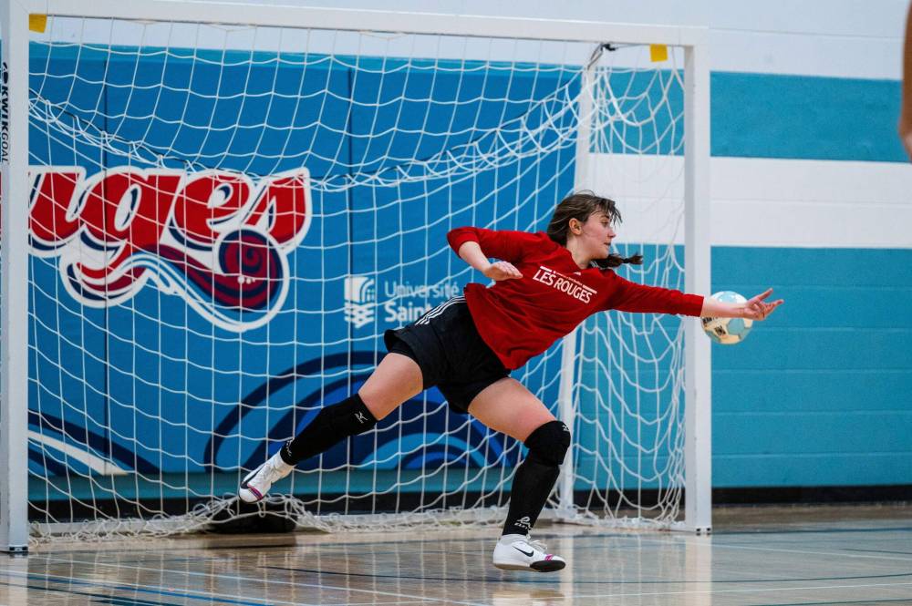 Les Rouges’ Gagnon named an MCAC athlete of the week – Our Communities