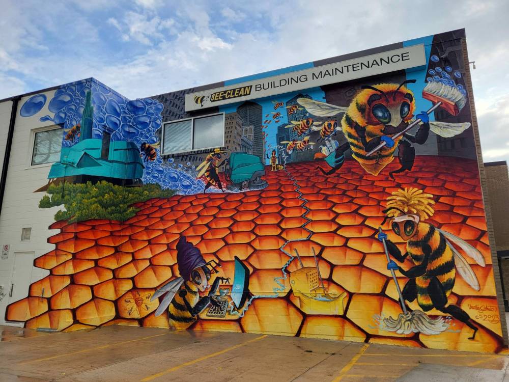 Bee-utiful new mural on Nairn – Our Communities
