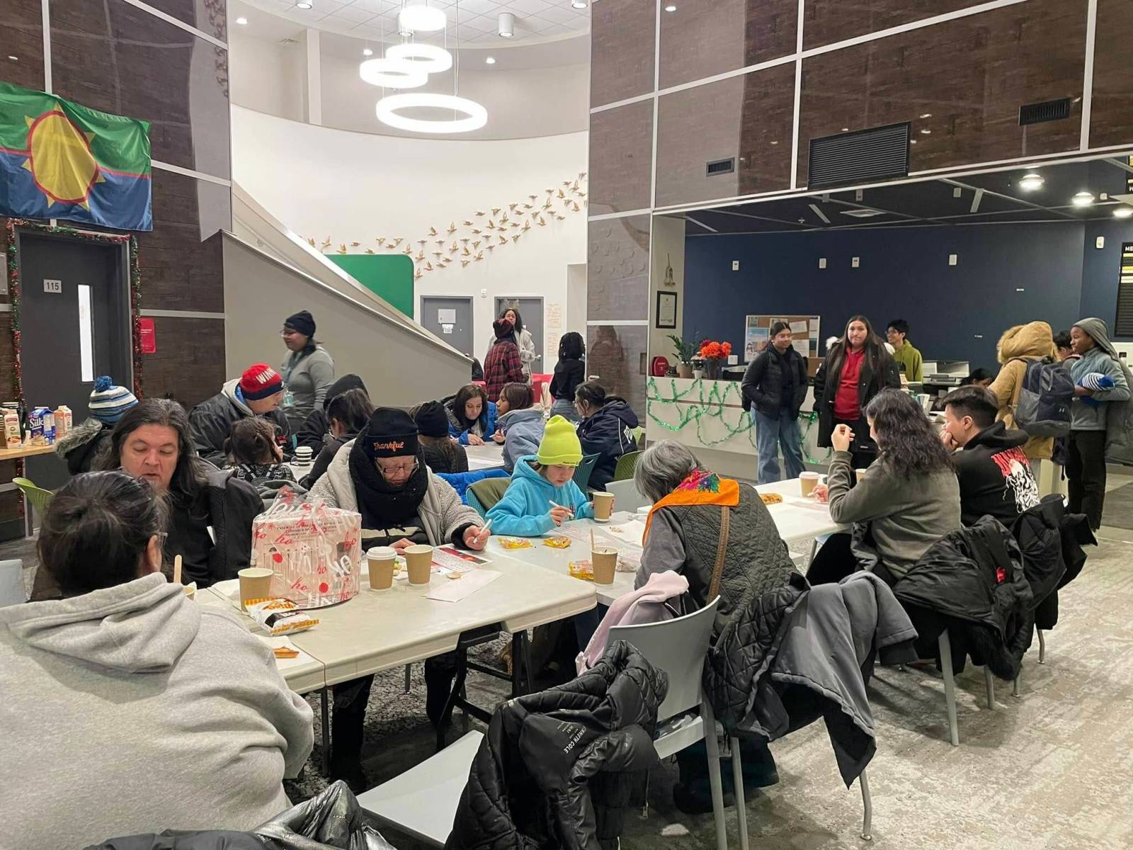 Deck the halls of Selkirk Avenue – Our Communities