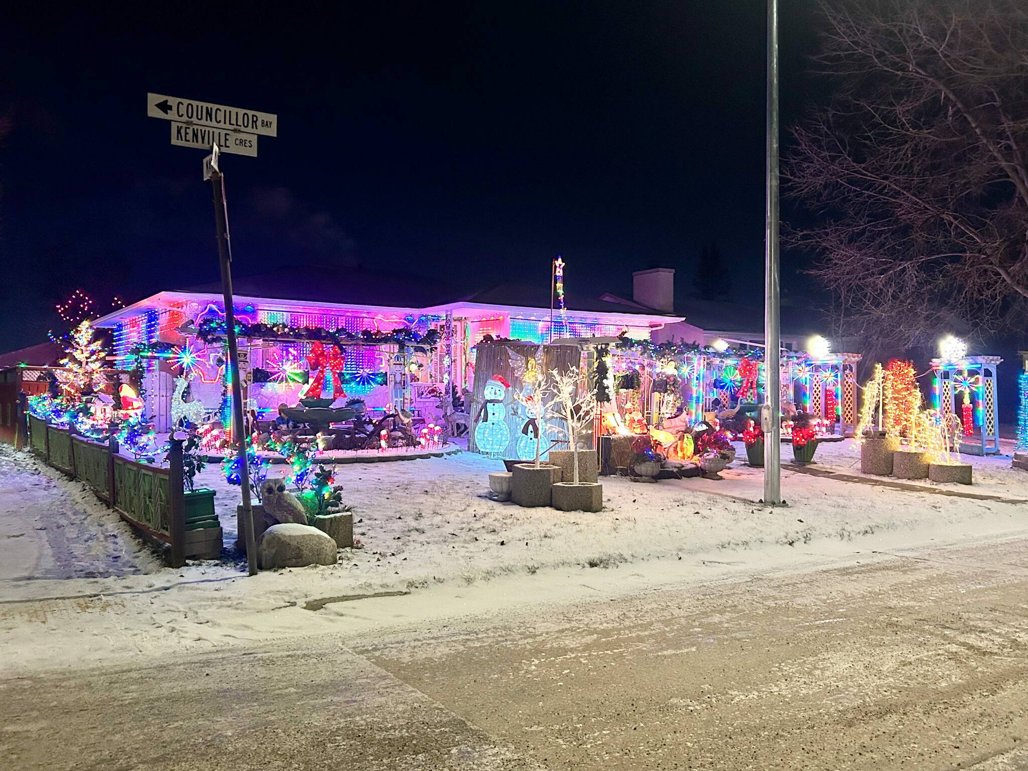 Laureano family lights up Christmas – Our Communities