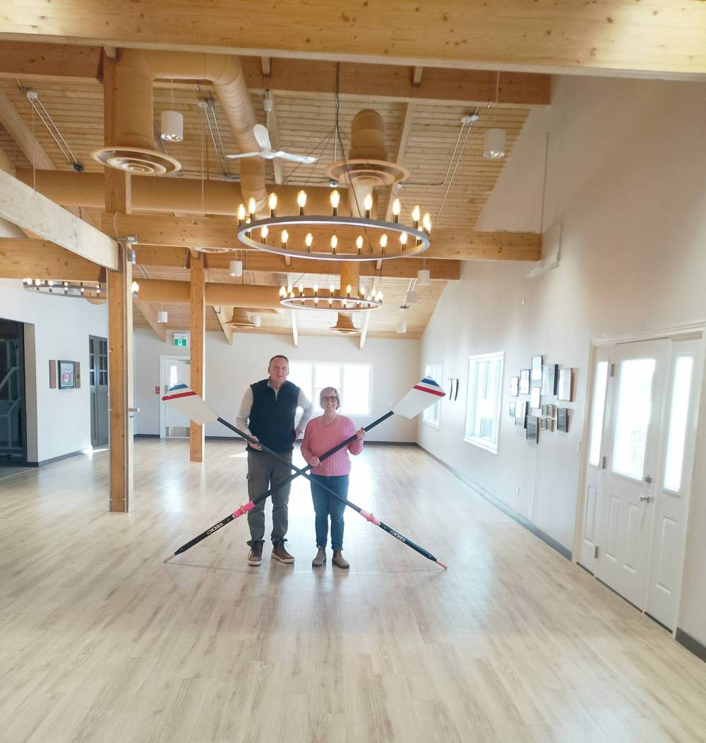 Big blue boathouse boasts amazing view – Our Communities