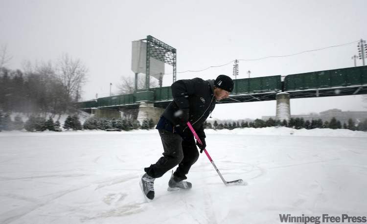 River skating trail opens at The Forks – Winnipeg Free Press