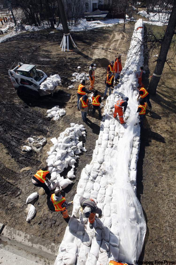 109 Winnipeggers told to build sandbag dikes by Sunday – Winnipeg Free ...