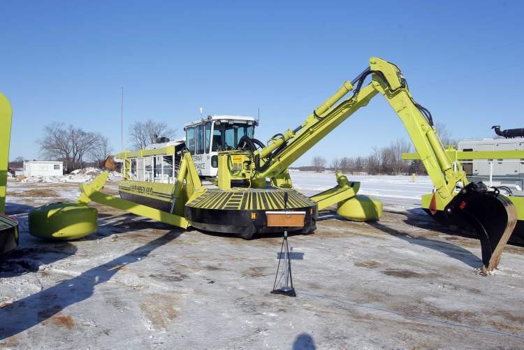 Selinger unveils ice-breaking machine – Winnipeg Free Press