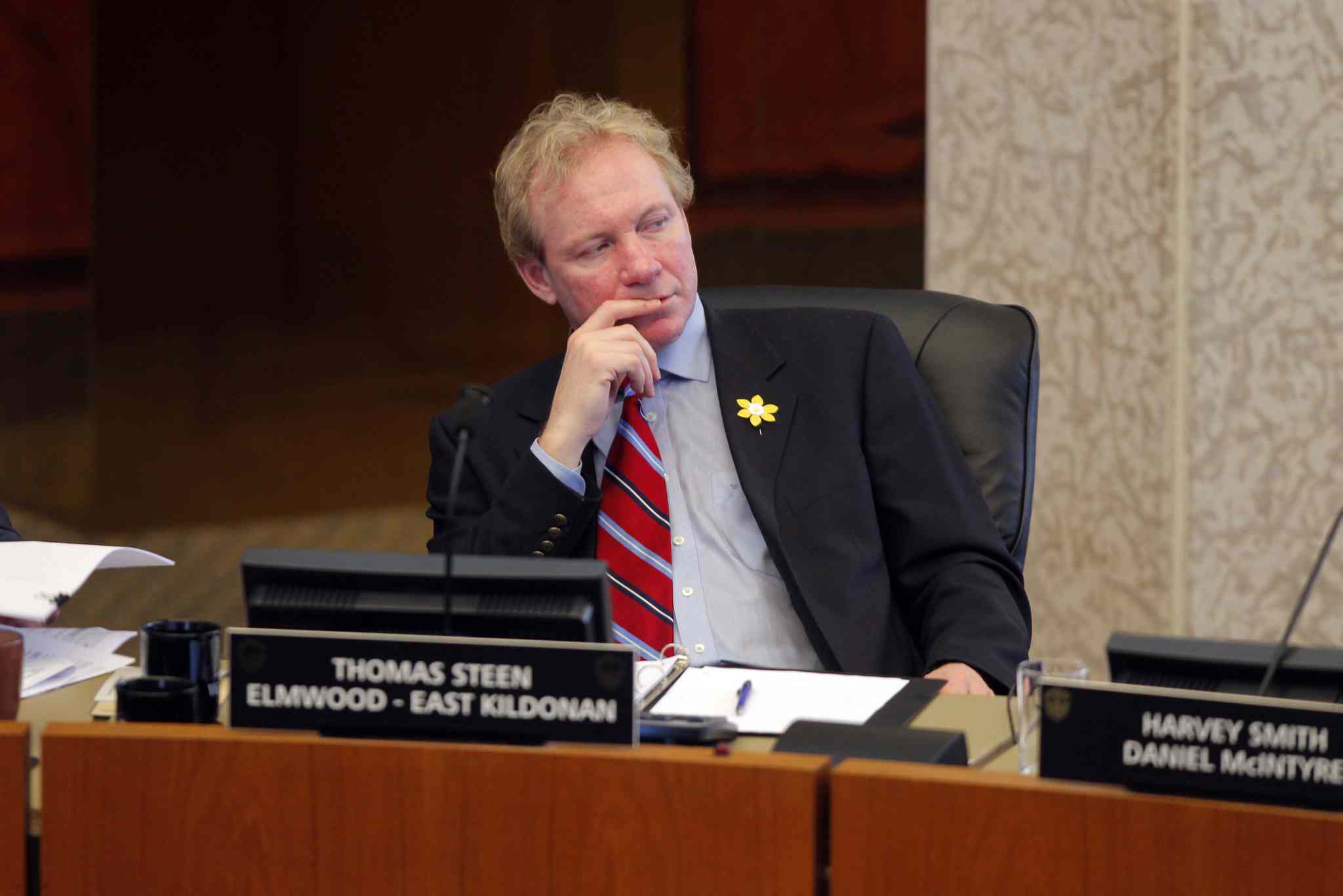 Thomas Steen registers for re-election as assault charges hang overhead ...