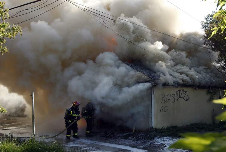 Dramatic aerial footage shows garage fires – Winnipeg Free Press