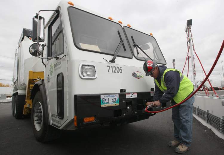 High-tech, environmentally-friendly garbage trucks to run on natural ...