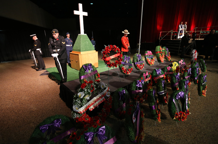 Remembrance Day services carry on despite snow – Winnipeg Free Press