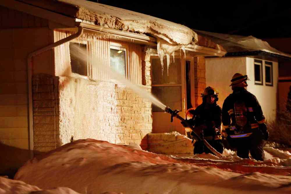 Transcona fire sends three to hospital – Winnipeg Free Press