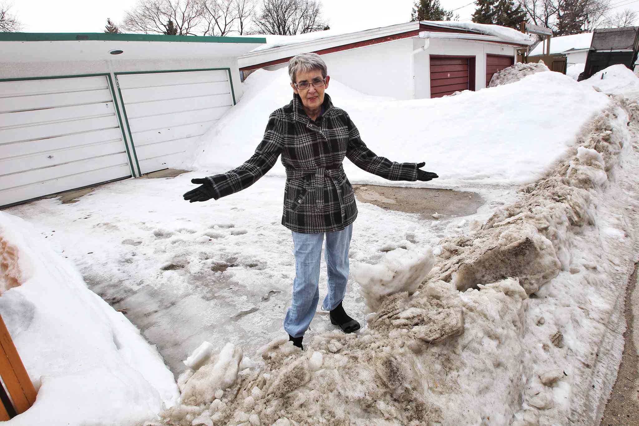 Trapped by windrows, woman says – Winnipeg Free Press