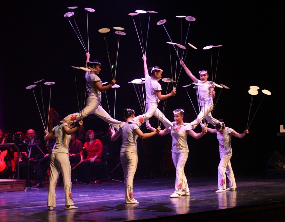 WSO, Chinese acrobats a stunning combination – Winnipeg Free Press
