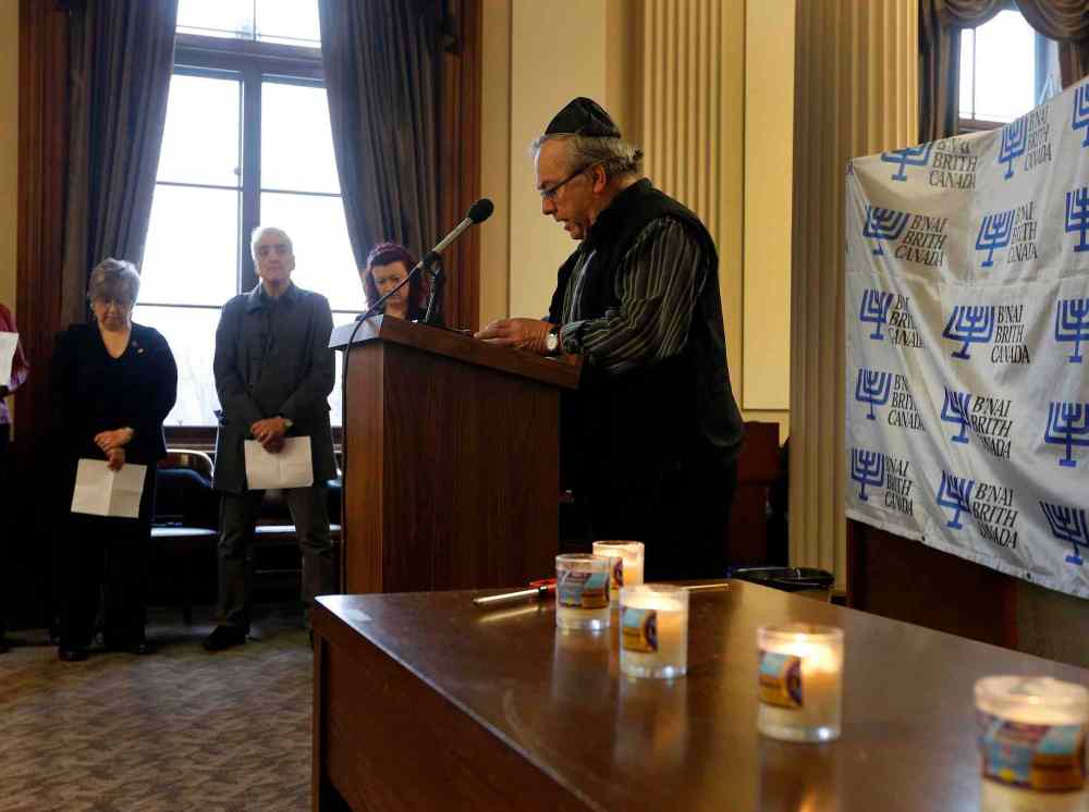 Hundreds gather to remember Holocaust victims – Winnipeg Free Press