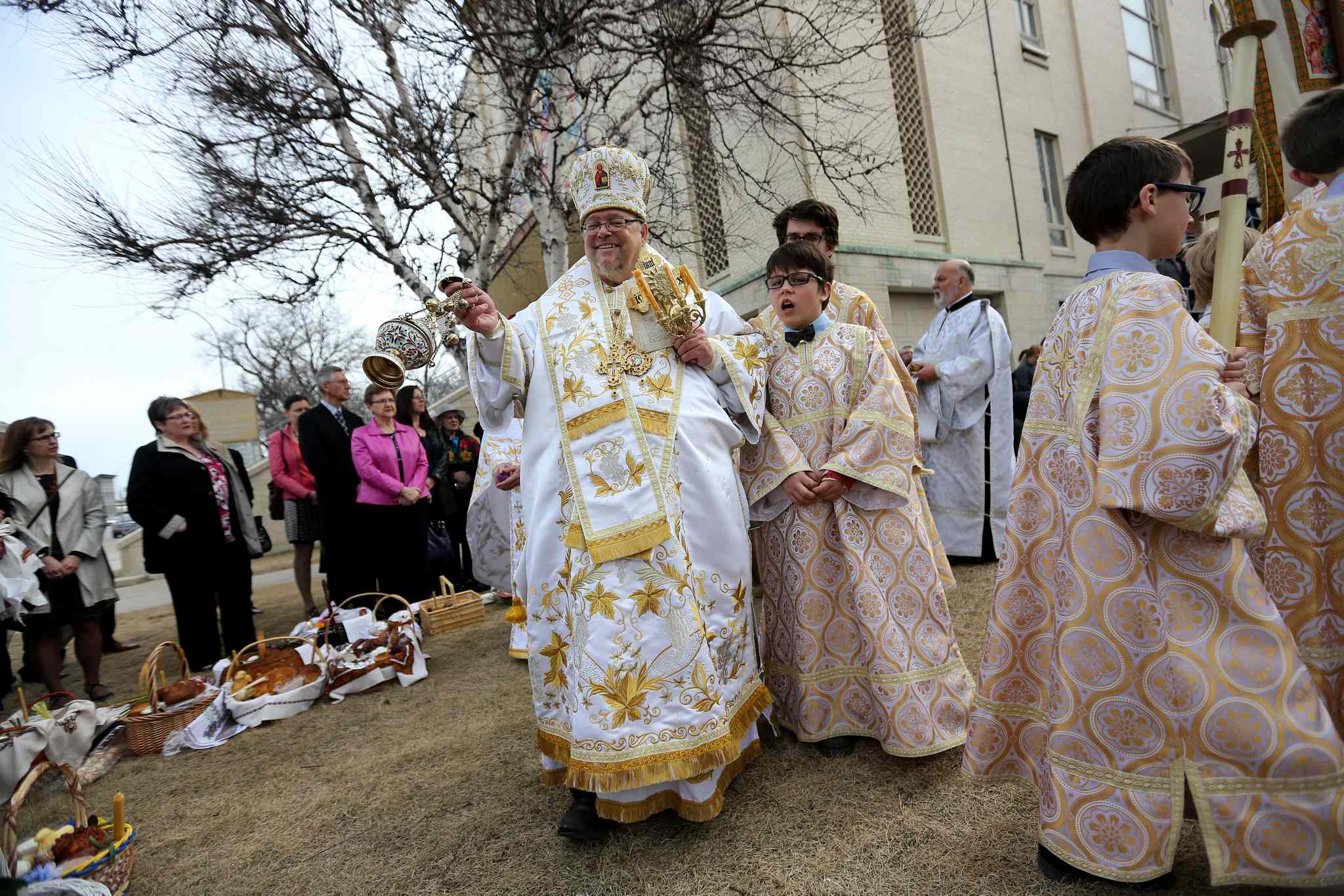 At Winnipeg’s Pascha celebrations, parents pass on hundreds of years of ...