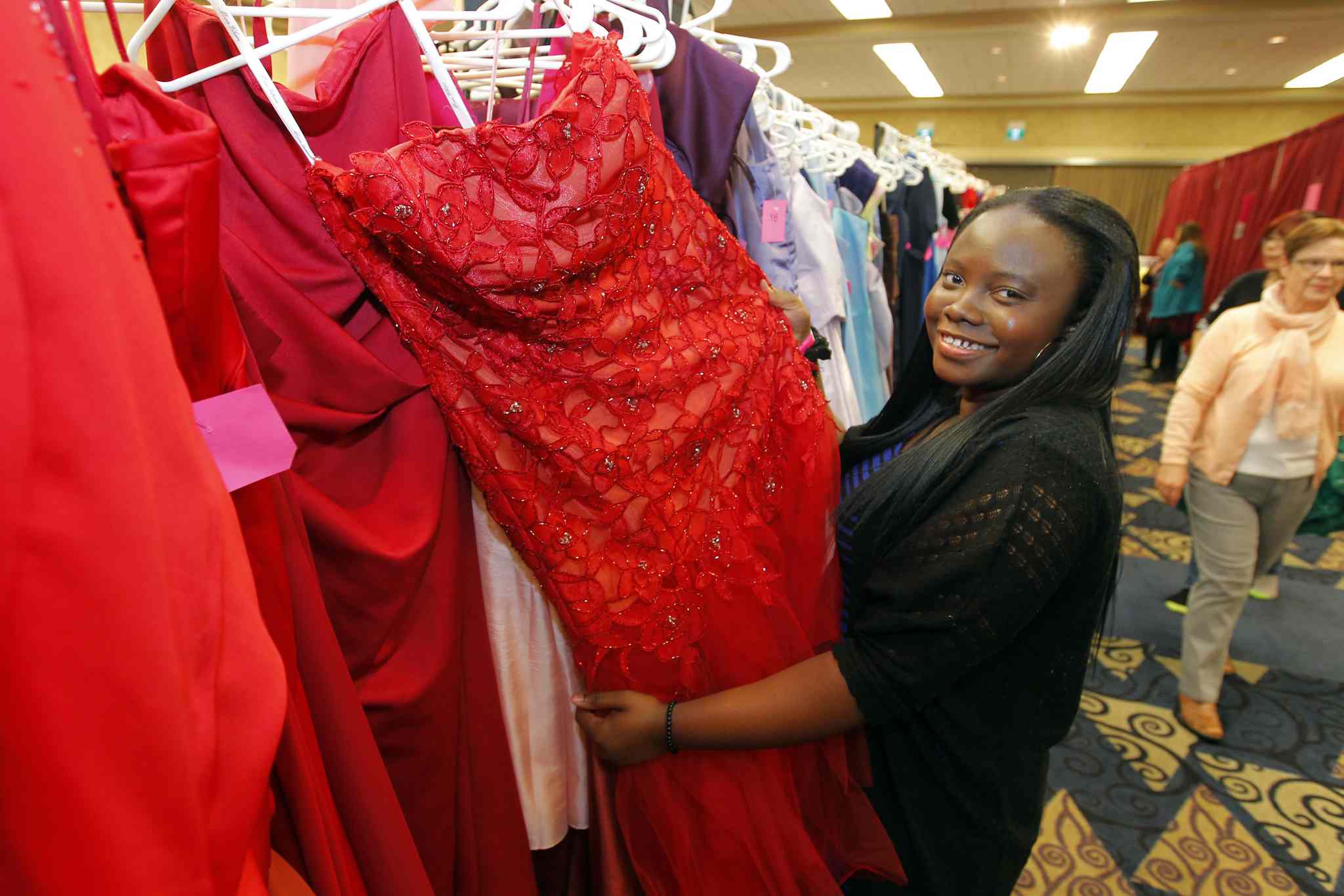 Program lets grads say yes to the dress – Winnipeg Free Press