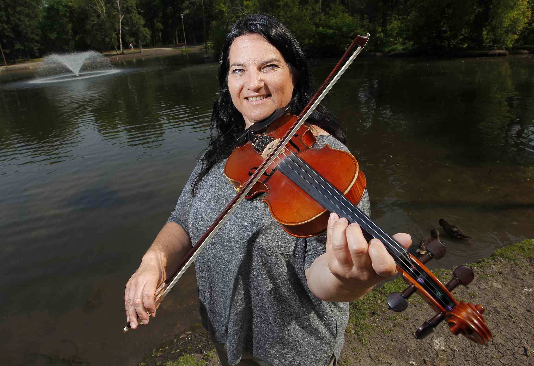 Winnipeg fiddler stringing listeners along with a year’s worth of tunes ...