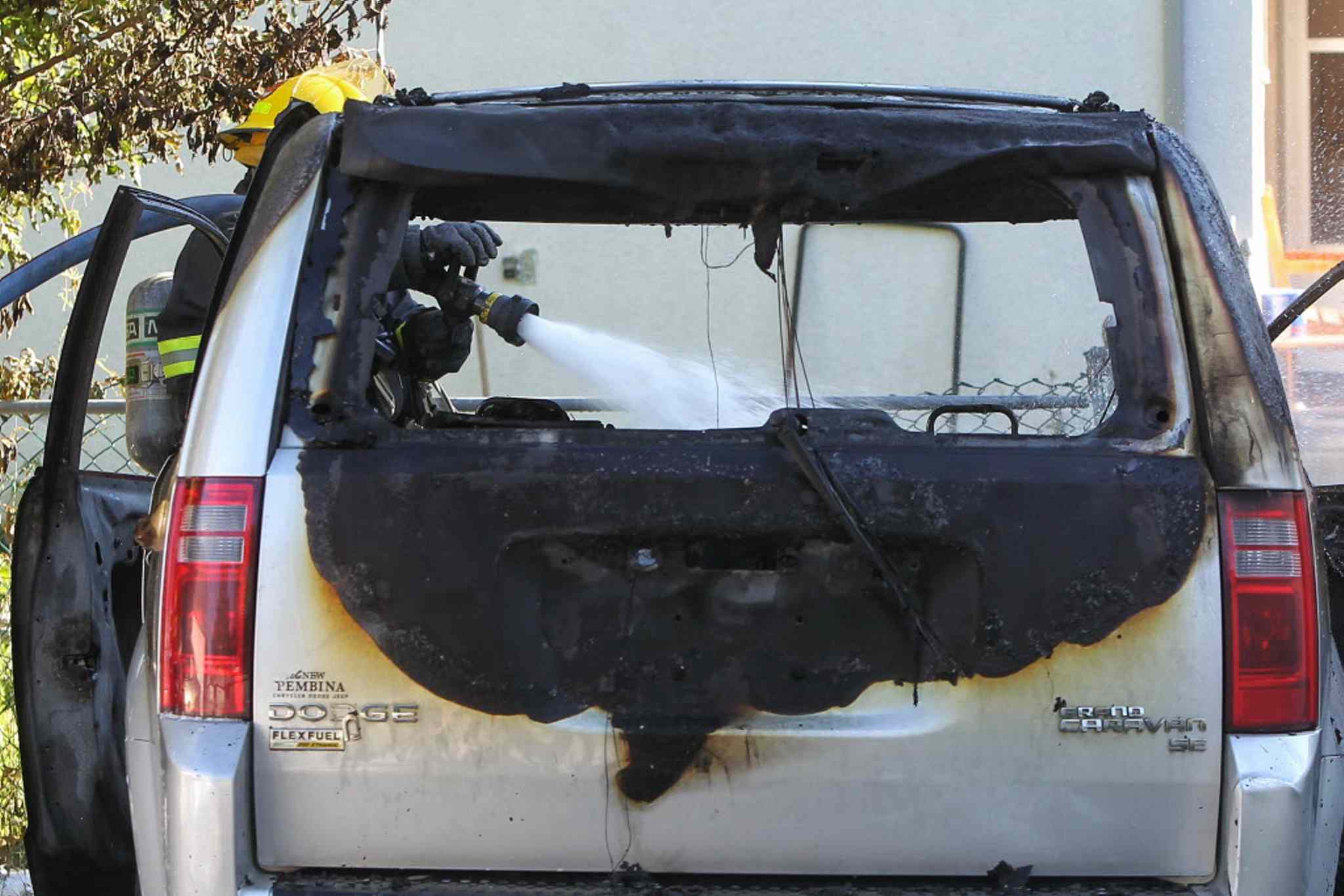 Firefighters extinguish fire in minivan – Winnipeg Free Press