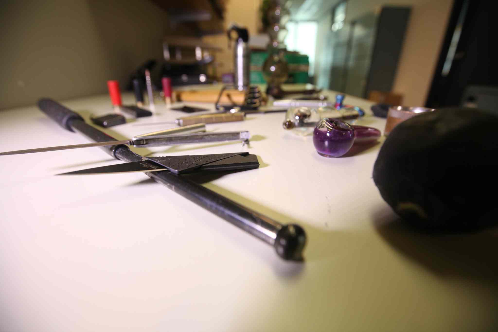 Meet the people who confiscate contraband at the courthouse – Winnipeg ...