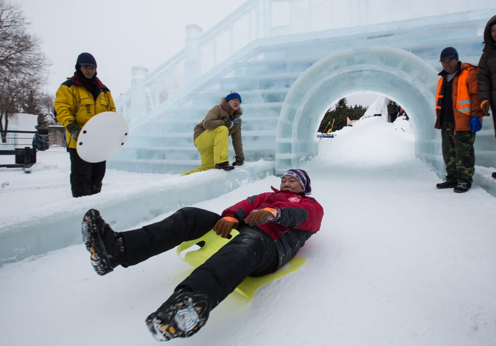 Chinese ice sculptors carve out a winter wonderland at The Forks ...