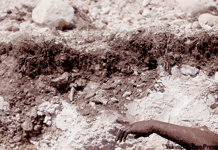 Tens of thousands share mass graves – Winnipeg Free Press