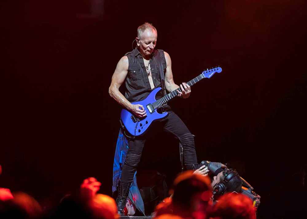 Def Leppard has fans rockin’ till they drop – Winnipeg Free Press