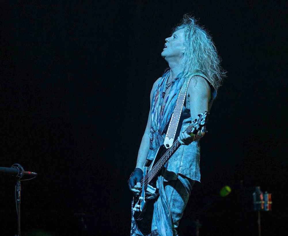 Def Leppard has fans rockin’ till they drop – Winnipeg Free Press