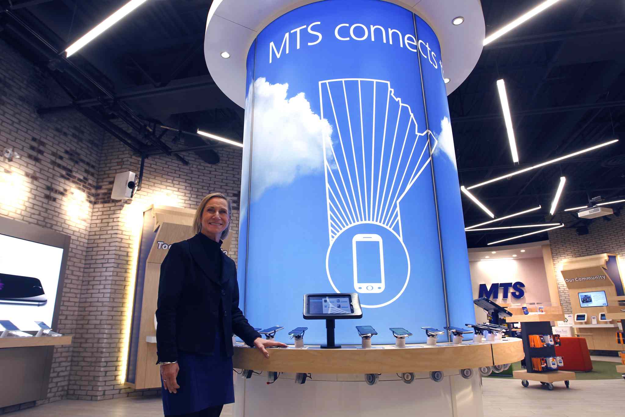 Brand-new look for MTS retail outlets – Winnipeg Free Press