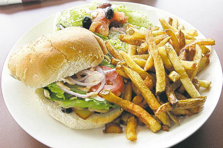 Eating lunch out three times a week could cost $2,000 a year – Winnipeg ...