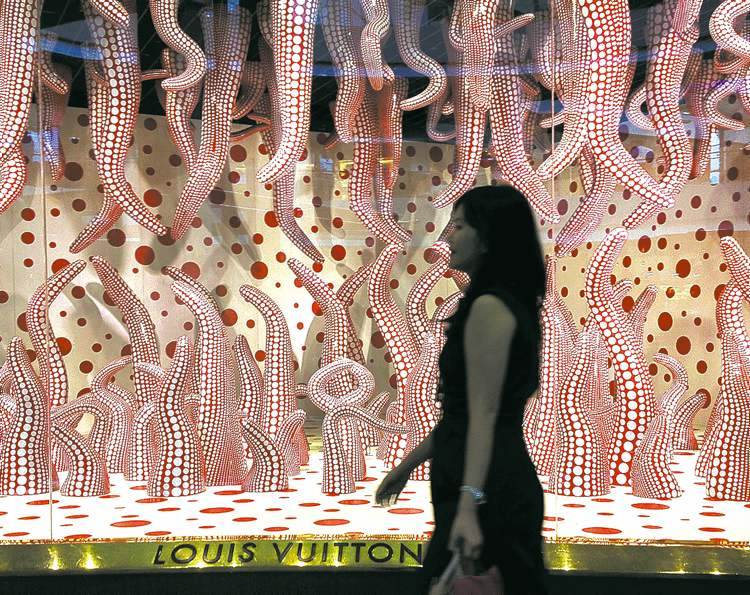 Pioneering Japanese artist, Louis Vuitton collaborate on playful polka ...