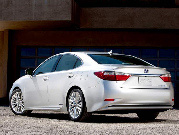2013 LEXUS 300h: Handsome hybrid – Winnipeg Free Press