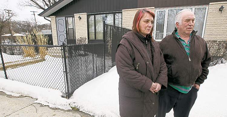 Neighbours feud over fence – Winnipeg Free Press