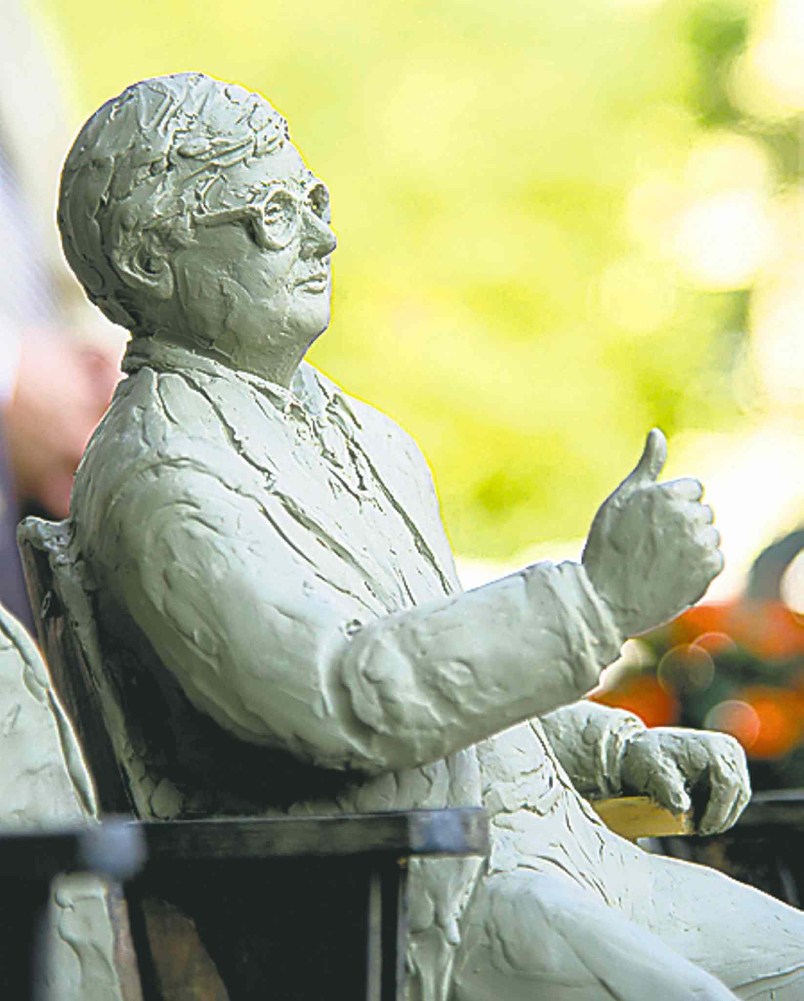 Roger Ebert sculpture gets two thumbs way up – Winnipeg Free Press