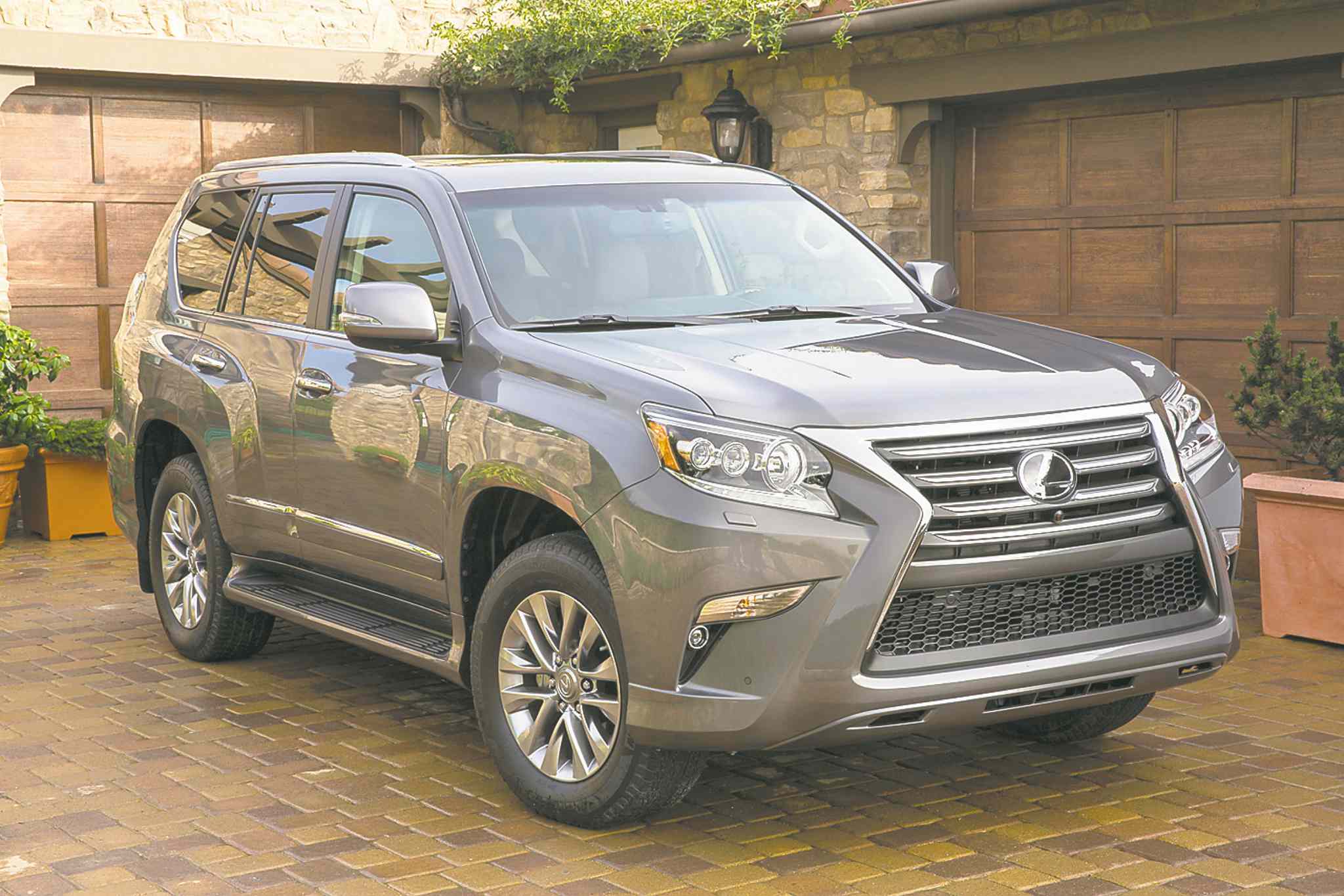 2014 LEXUS GX 460: Luxury Lexus stays old-school – Winnipeg Free Press
